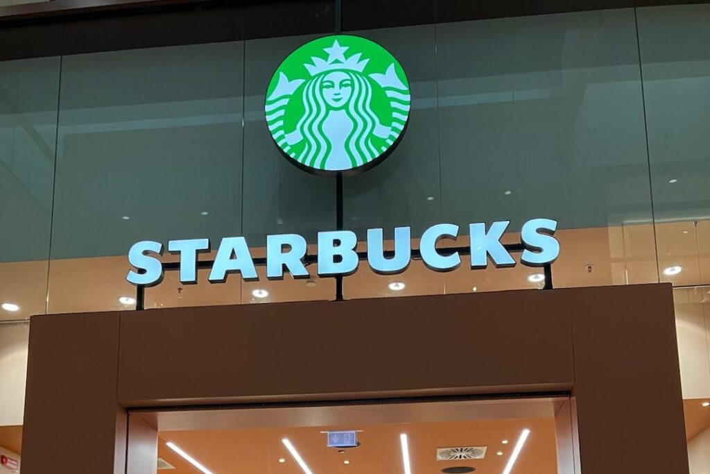 Starbucks apre al centro commerciale Adigeo di Verona - Requadro