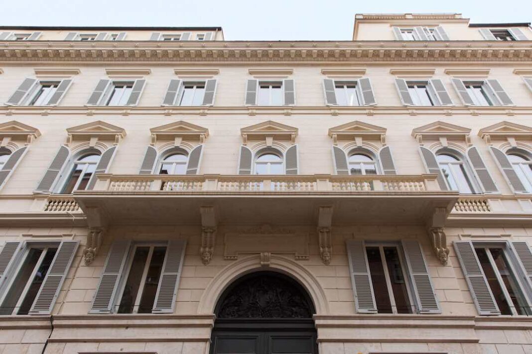 Kryalos perfeziona vendita di direzionale in via del Quirinale a Roma a ...